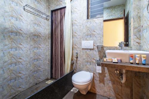 StayVista's Vine & Splash - Riverside villa with an infinity pool and ...