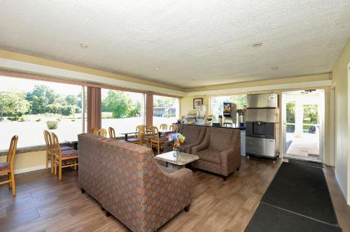 Americas Best Value Inn at Central Valley, Central Valley – Updated ...