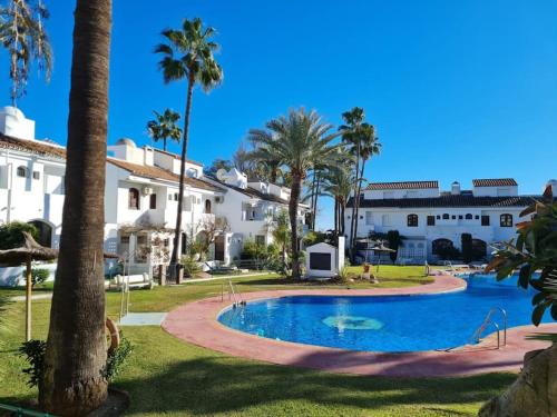 Modern House with large pool!, Estepona (updated prices 2024)