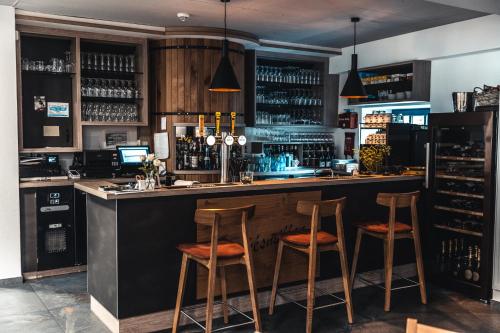Small Commercial Bar Designs