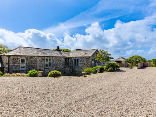 The Farmhouse - within the Helland Barton Farm collection, Delabole ...