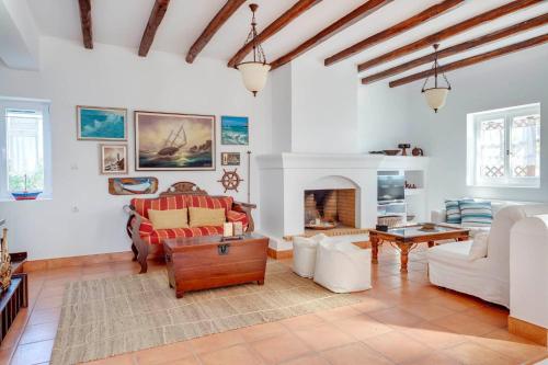 Cycladic Aura - Traditional Holiday Cottage, Finikas (updated prices 2025)