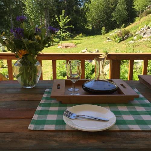 Cozy ,artistic cottage in a garden setting close to the beach and ...