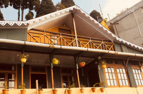 Ridge View Chalet Homestay, Darjeeling (updated prices 2025)