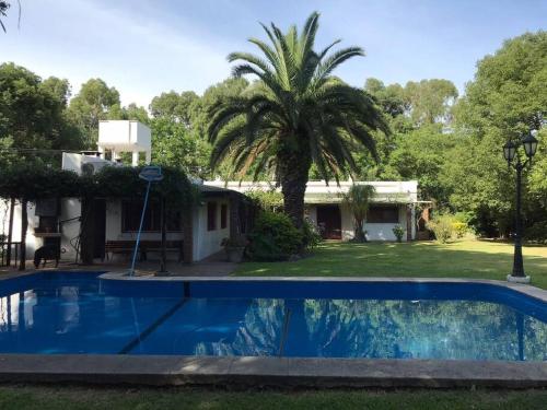 Vacation Home Quinta con quincho cerrado, pileta y mucho espacio, Merlo ...