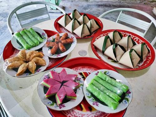 Lata Bayu Chalet - Waterfall & River with Kids Pool, Baling (updated ...