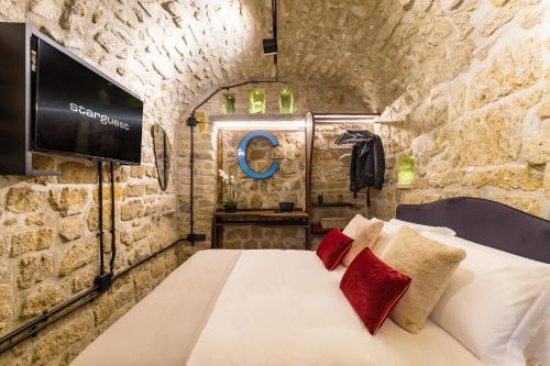 Il Basso Napoletano di Candidella al Purgatorio, Naples (updated prices ...