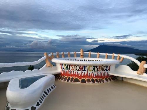 Flintstone cave house, Poctoy (updated prices 2024)