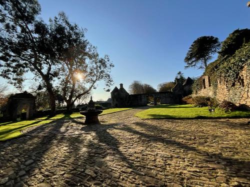 Le Gîte les NUZ ( parc du château de Keroüartz) (Γαλλία Lannilis ...