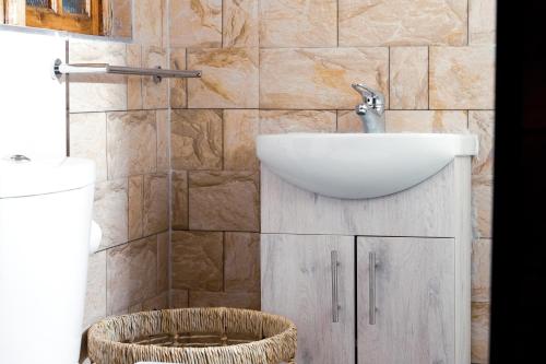 Rustic Luxury Farm Cabin located in Hwedza - 2031, Wedza (updated ...