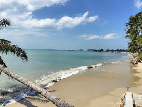 Sand Terrace Beach Bungalows, Ban Tai (updated prices 2025)