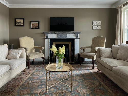 Luxurious Converted Old Victorian Bank Building, Stewartstown (updated ...