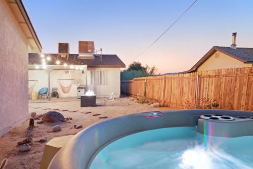 The RockHopper - Hot Tub, Fire Pit & Walk to Downtown JT! home, Joshua ...