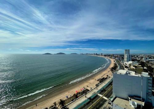 Depa de lujo frente al mar en el malecón, Mazatlán (updated prices 2024)