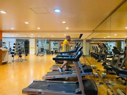 Morgan Suite BGC Shortwalk3 Venice Mall free pool gym, Manila (अपडेट की ...