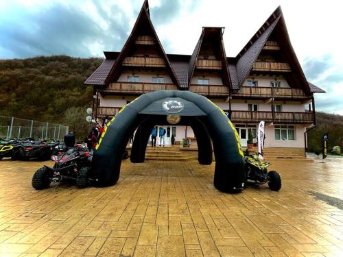 CONACUL VANATORULUI, Borlova - MUNTELE MIC - Enduro Base, Borlova ...