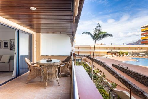 Balcon de los Gigantes with pool view, Puerto de Santiago (updated ...
