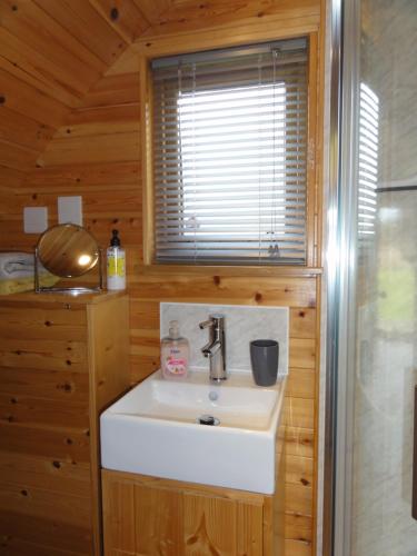 Cosy Cabins at Westfield Farm, Isle of Wight, Yarmouth (updated prices ...