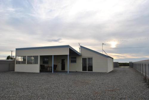 Hideaway Tom’s on Mundoo Channel - Waterfront, Hindmarsh Island ...