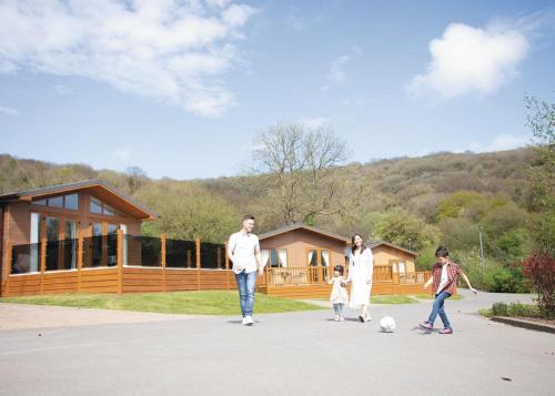 Cheddar Woods Resort and Spa, UK - Booking.com