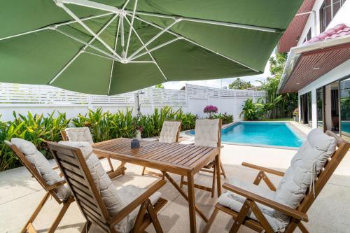 Villa Amaya, 2 Story Tropical Oasis with Green Hills View & Pool, Kamala Beach, Kamala Beach ...