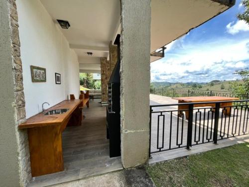 Casa Paraiso nas Montanhas, Condominio de Alto Padrão cercado pela ...
