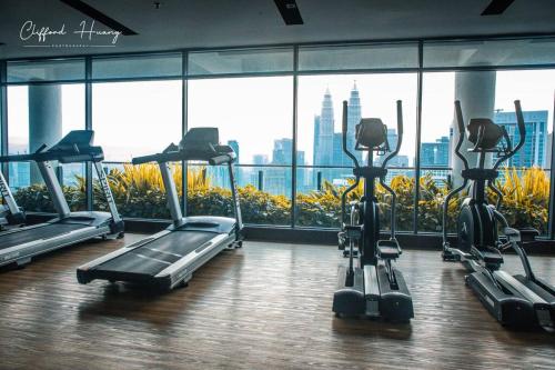 The Colony By Infinitum Best Pool View KLCC TRX Merdeka 118 KL Tower ...