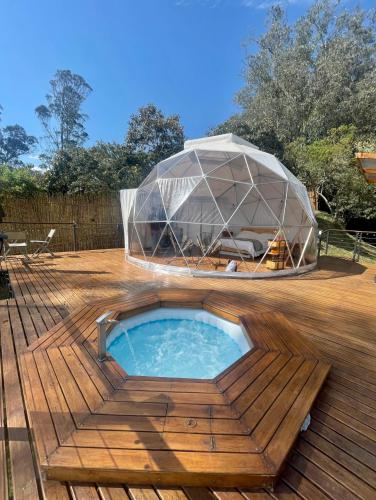 Lujoso Glamping Domo, jacuzzi caliente y vista a las montañas, Santa ...