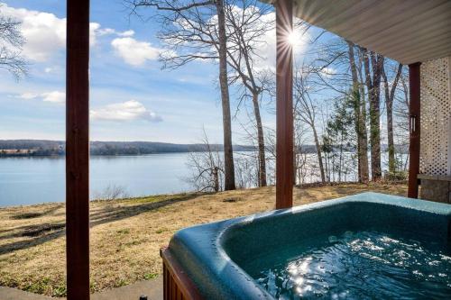 Lakefront: Dock, Hot Tub, Fire Pit & Home Theater, Winchester – Updated 2024 Prices