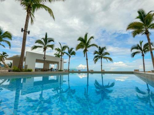 Beachfront & free daily breakfast & 600MB Wifi by Moikkarentals, Puerto ...