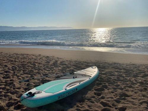 Beachfront & free daily breakfast & 600MB Wifi by Moikkarentals, Puerto ...