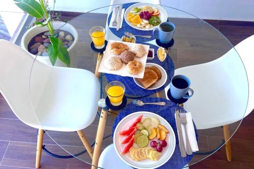Beachfront & free daily breakfast & 600MB Wifi by Moikkarentals, Puerto ...