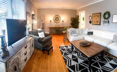 12. Historic Turret House established in 1937, Boaz (updated prices 2024)