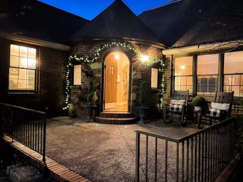 12. Historic Turret House established in 1937, Boaz (updated prices 2025)