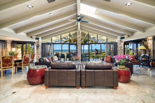 Trinity Beach Palace Luxury Estate by Belle Escapes, Trinity Beach ...