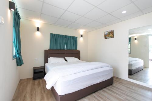 Razo Mini Cabin House w/Bathroom 2pax BBQ, Butterworth (updated prices ...