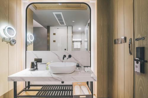 Atour X Hotel The Bund East Nanjing Road, Shanghai (updated prices 2024)