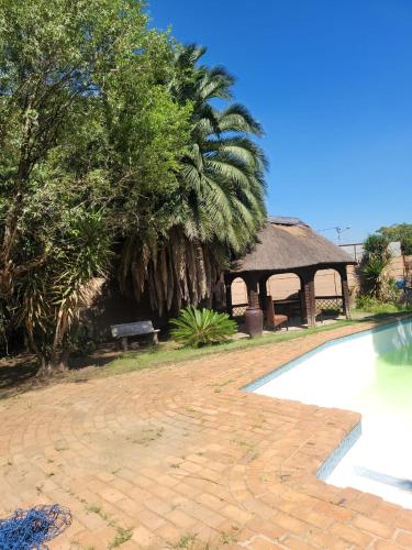 Guest House Florida Lake, Roodepoort (updated prices 2024)
