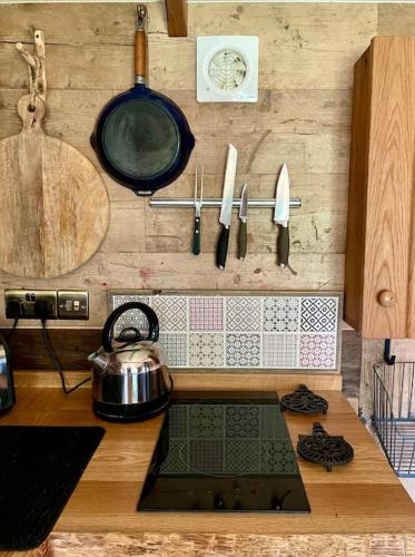 The Walnut Wagon in the heart of Mells., Frome (updated prices 2025)