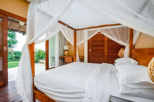 Villa Ravenala, Sumptuous 5BR Luxury Villa 10min away from Lovina in ...