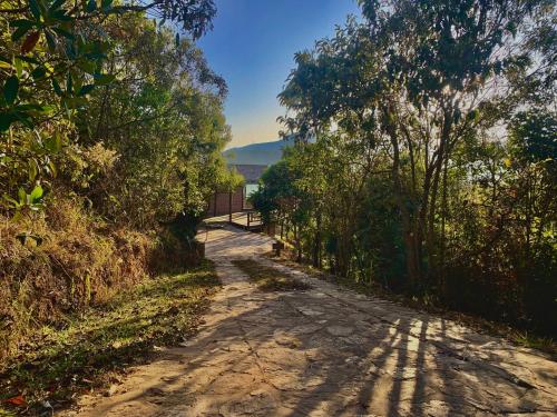Pedra que Estala / Reserva Alto da Colina, Conceição da Ibitipoca ...