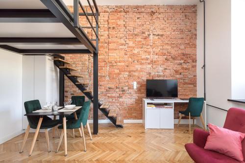 ECRU Stylish Studio with Entresol near Metro Station WWA6, Warsaw ...