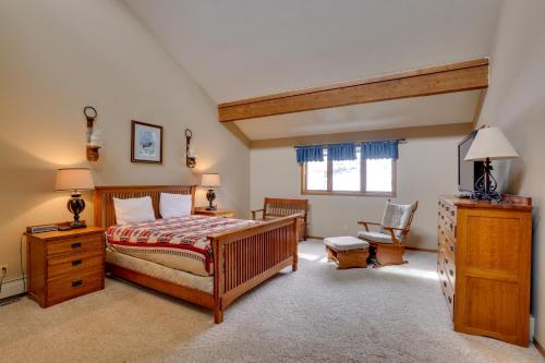 Deck and Mtn View Keystone Townhome Near Resort!, Keystone (updated ...