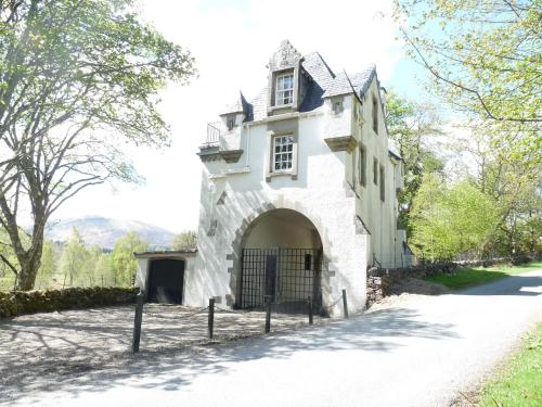 Gatehouse, Bridge of Balgie, Glenlyon, Bridge of Balgie (updated prices ...