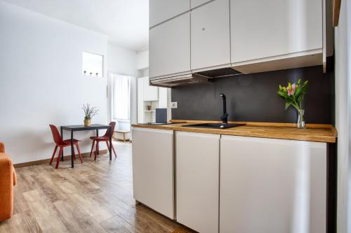 JOIVY Fascinating Flat next to Corso Buenos Aires, Milan (updated ...