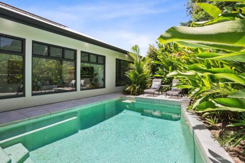 House Heliconia - Luxury Living in Palm Cove, Palm Cove – Updated 2023 ...