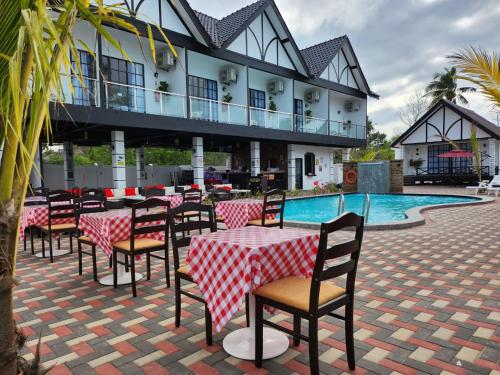 BERUNTUNG KE BARI RESORT @ PANTAI PENARIK, Kampong Bari Kechil (updated ...