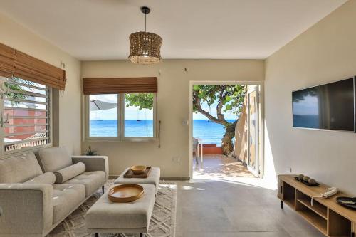 Hamaka condo a beachfront retreat on Simpson Bay Beach, Simpson Bay ...