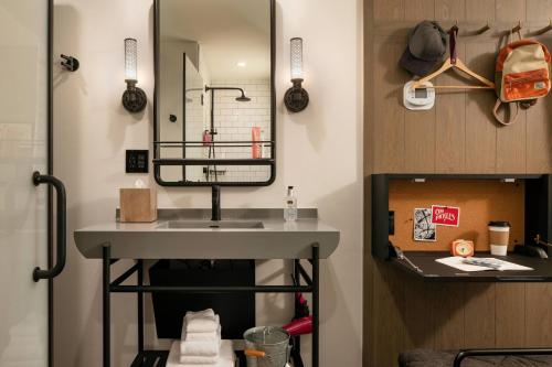 Moxy Austin - University, Austin (updated prices 2024)