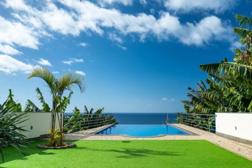 Infinite Ocean View Villa 20m above Ocean & Beach, Arco da Calheta ...